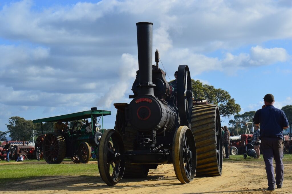 Steam and smoke shows out at Heyfield Vintage Machinery Rally - OwnerDriver