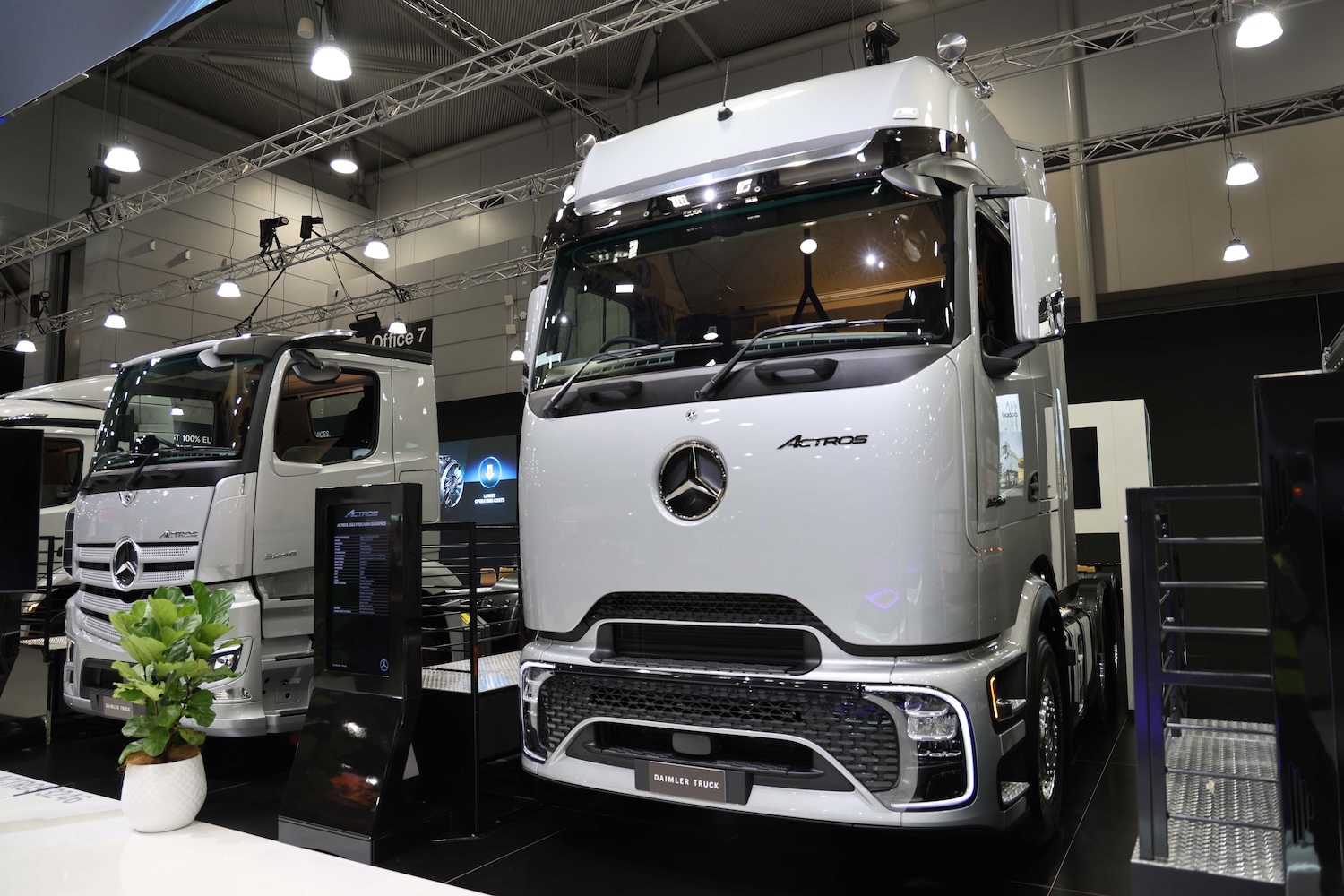 BTS: Mercedes-Benz unveils new ProCabin Actros