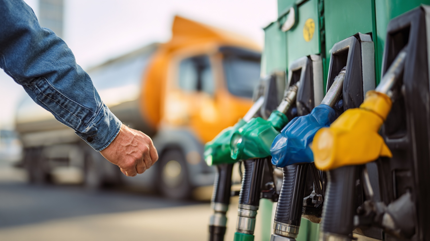 Victoria introduces daily fuel price cap to fight price gouging